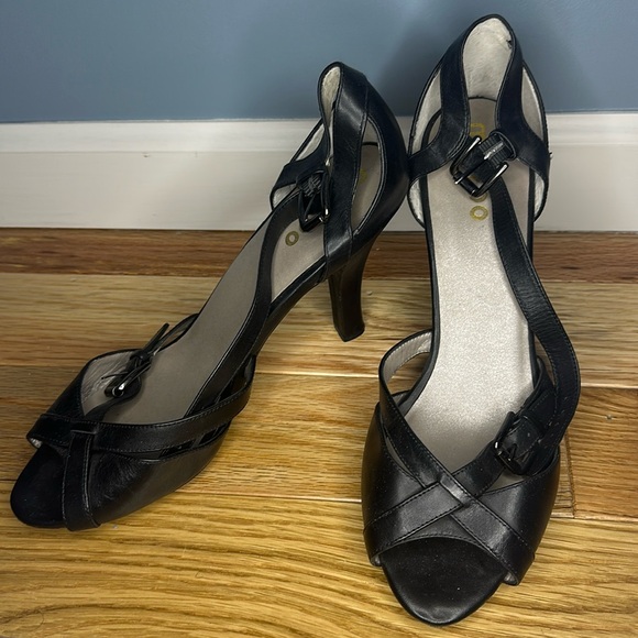 me too | Shoes | Me Too Womena Size 2 Open Toe Heel | Poshmark